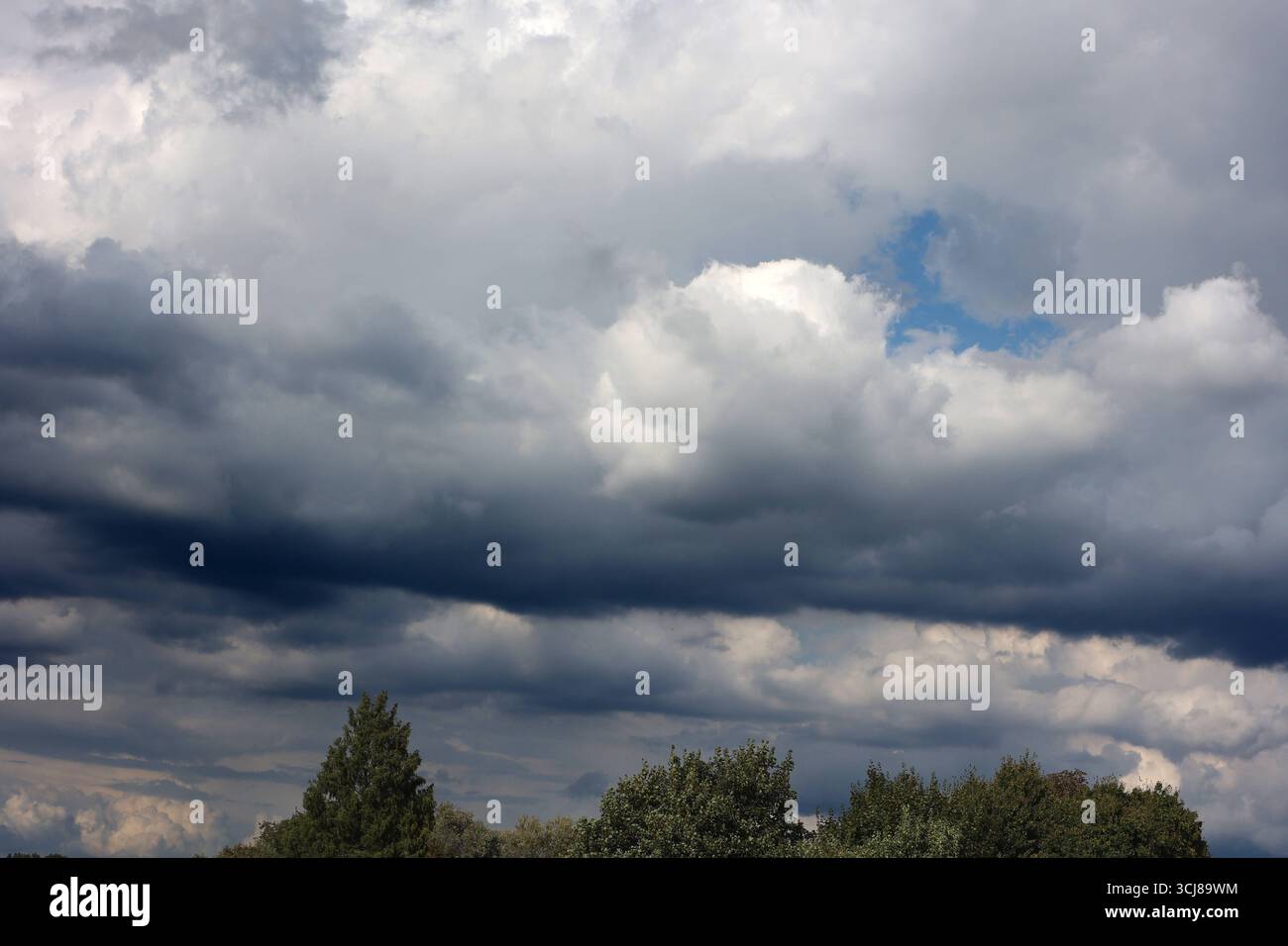 Schwere unwetterwarnung hi-res stock photography and images - Alamy