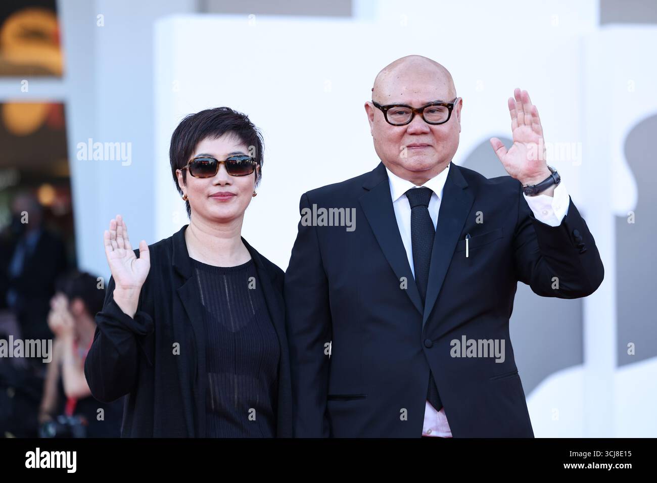(250905) -- VENICE, Sept. 5, 2025 (Xinhua) -- Cai Shangjun (R), director of the film "The Sun ...