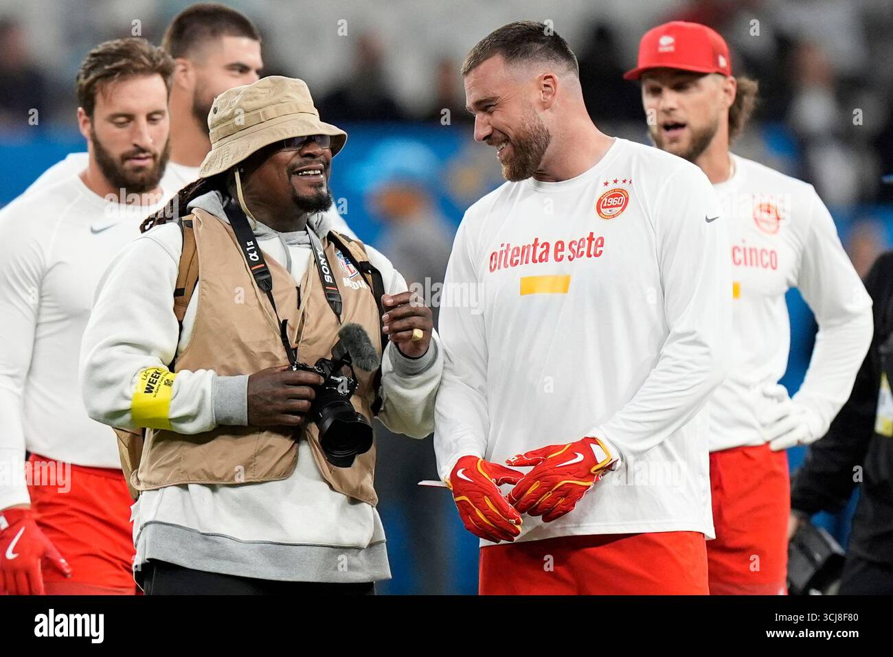 Former player Marshawn Lynch talks with Kansas City Chiefs tight end ...