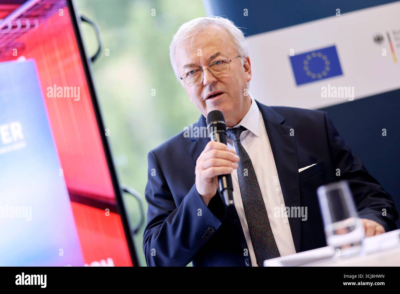 Neue mathematik hi-res stock photography and images - Alamy