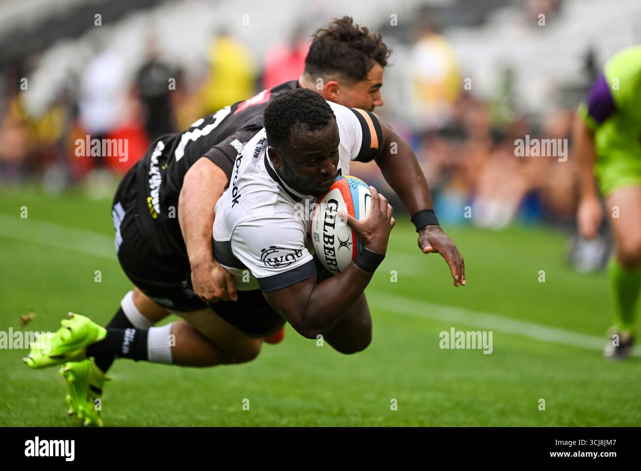 Rotimi Segun of Saracens scoring a try during the match between ...