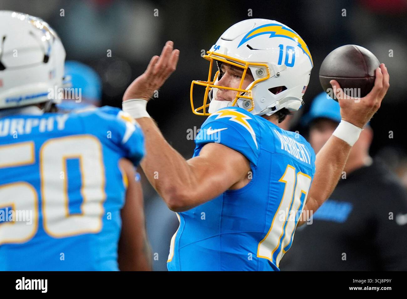 Los Angeles Chargers quarterback Justin Herbert warms up before an NFL ...