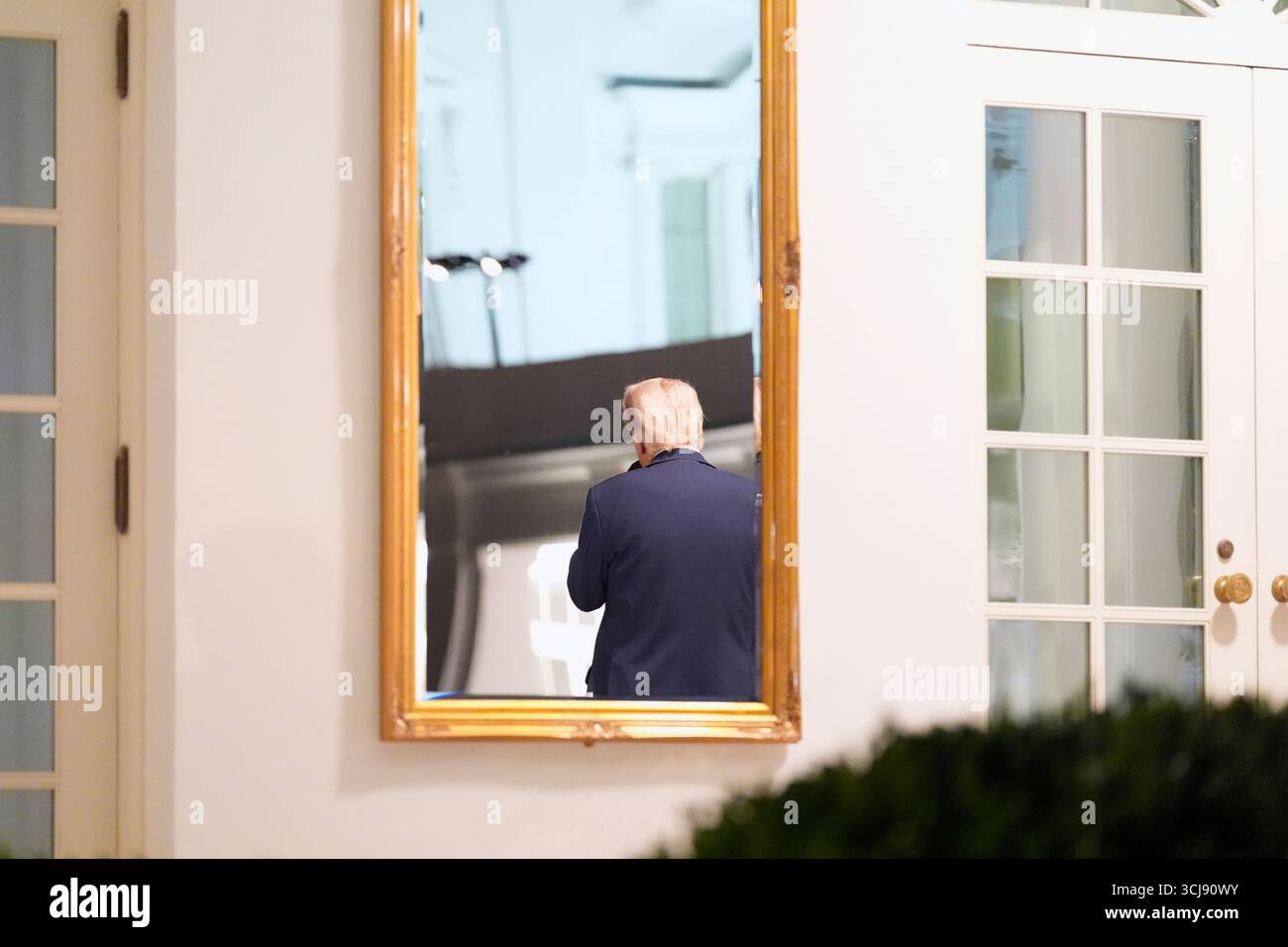 Reflected in a mirror hanging on the Colonnade outside the Oval Office ...