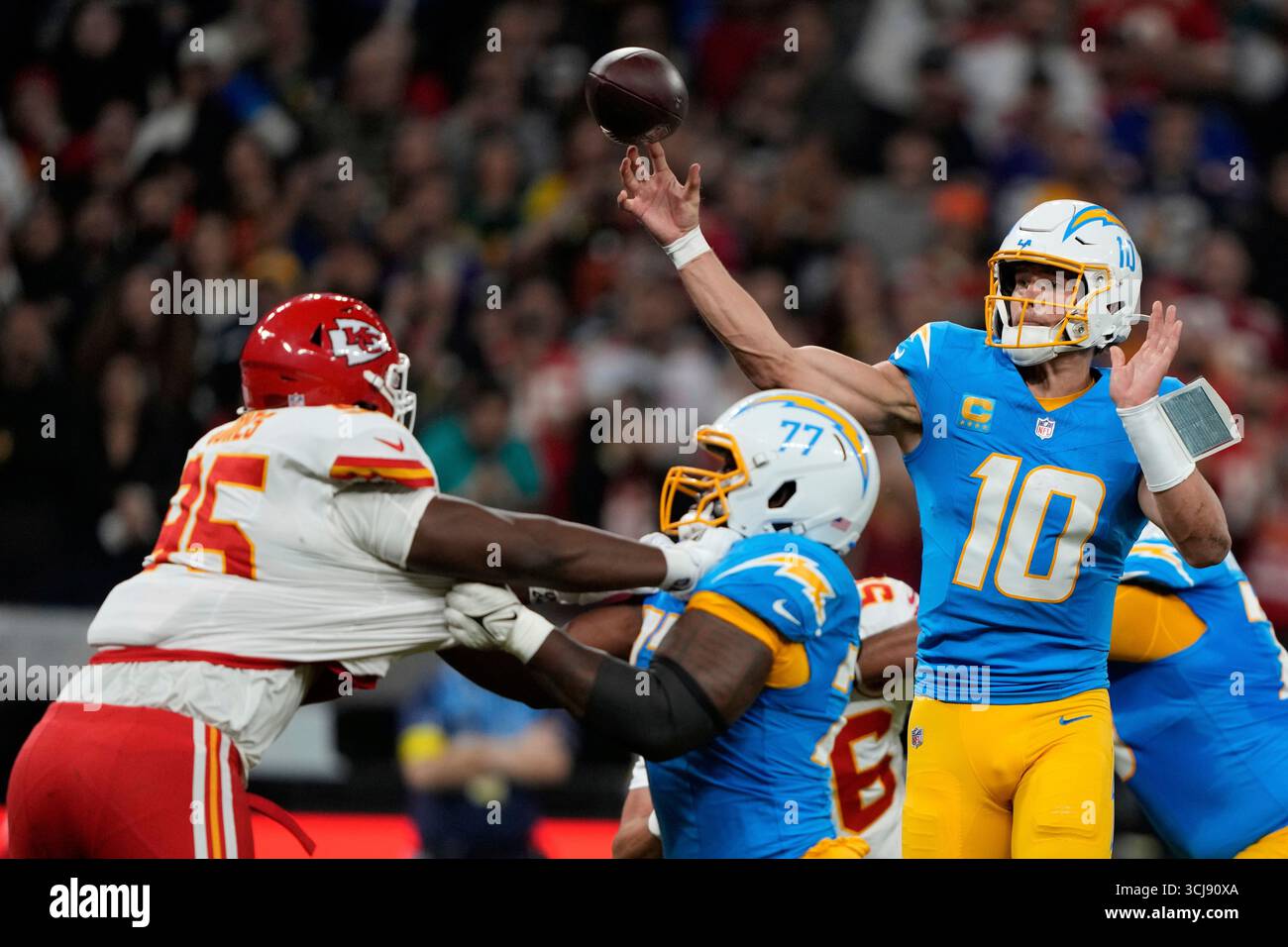 Los Angeles Chargers quarterback Justin Herbert throws a touchdown pass ...