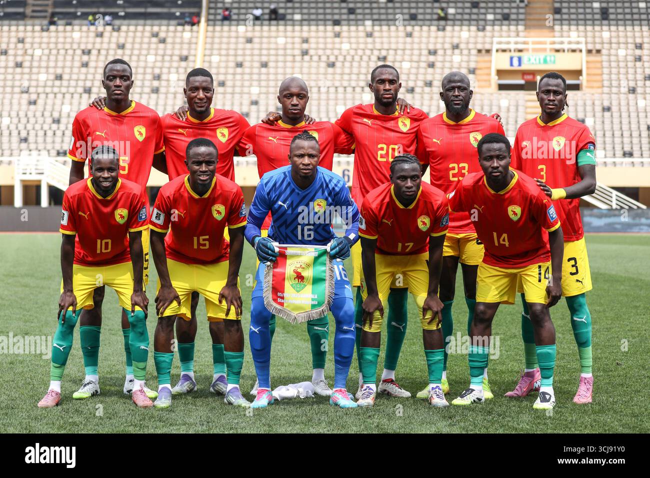 (250906) -- KAMPALA, Sept. 6, 2025 (Xinhua) -- Starting players of ...
