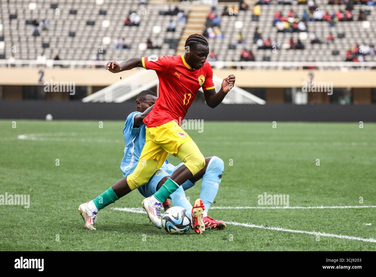 (250906) -- KAMPALA, Sept. 6, 2025 (Xinhua) -- Dembo Sylla (front) of ...