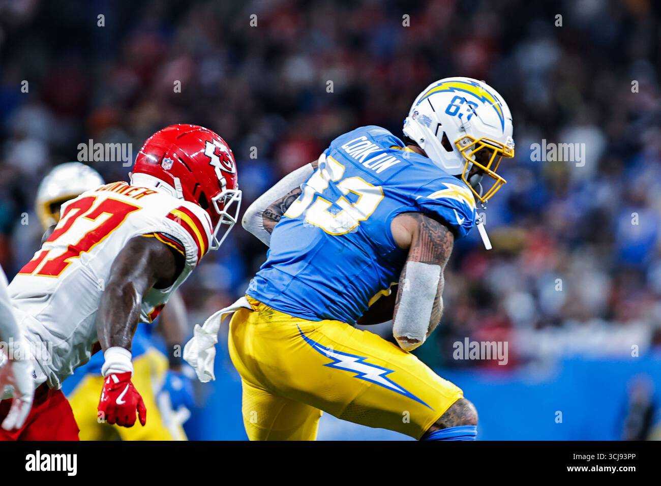 Tyler Conklin of the Los Angeles Chargers (R) and Chamarri Conner of ...