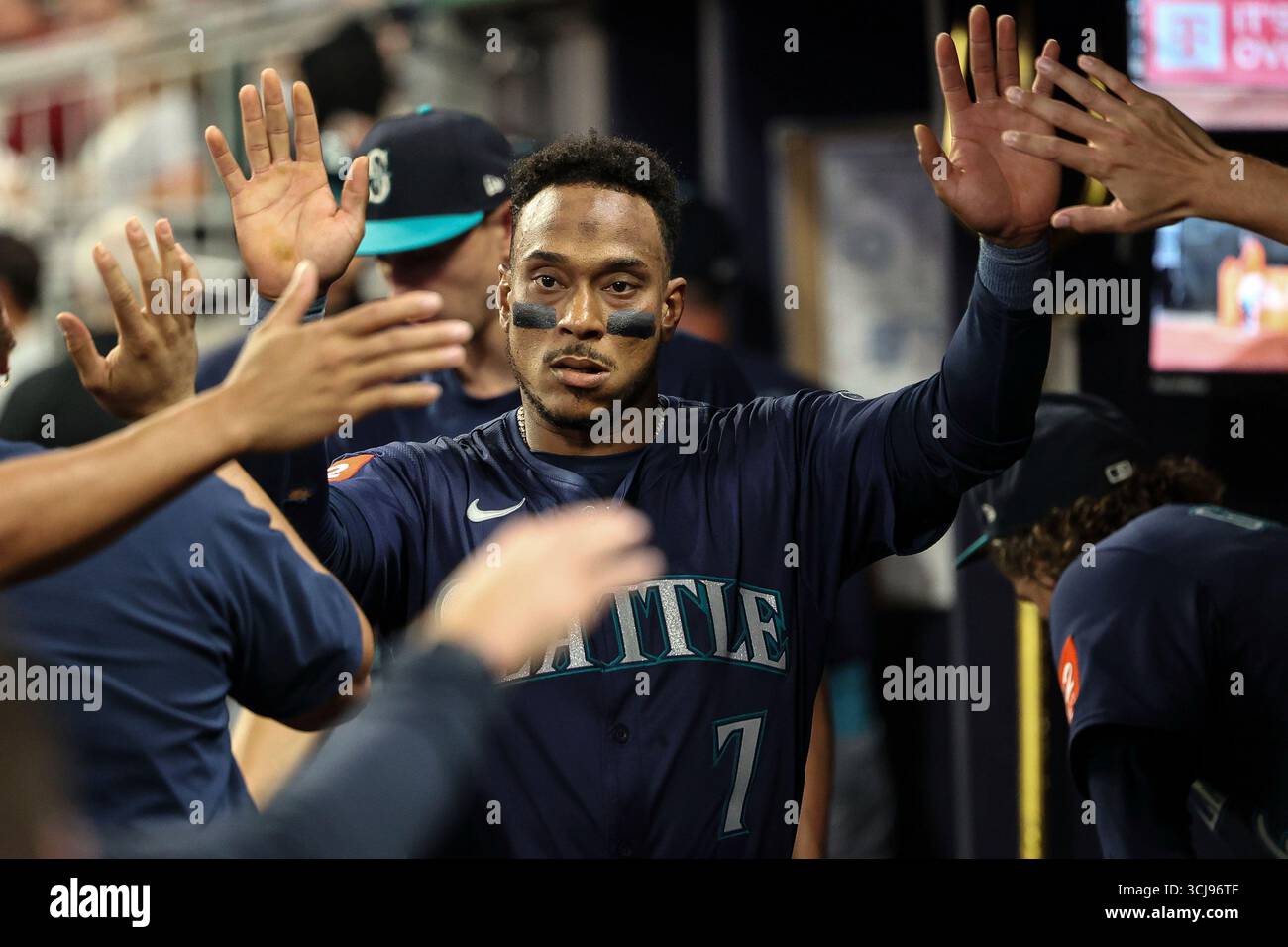 Seattle Mariners' Jorge Polanco (7) high-fives teammates in the dugout ...