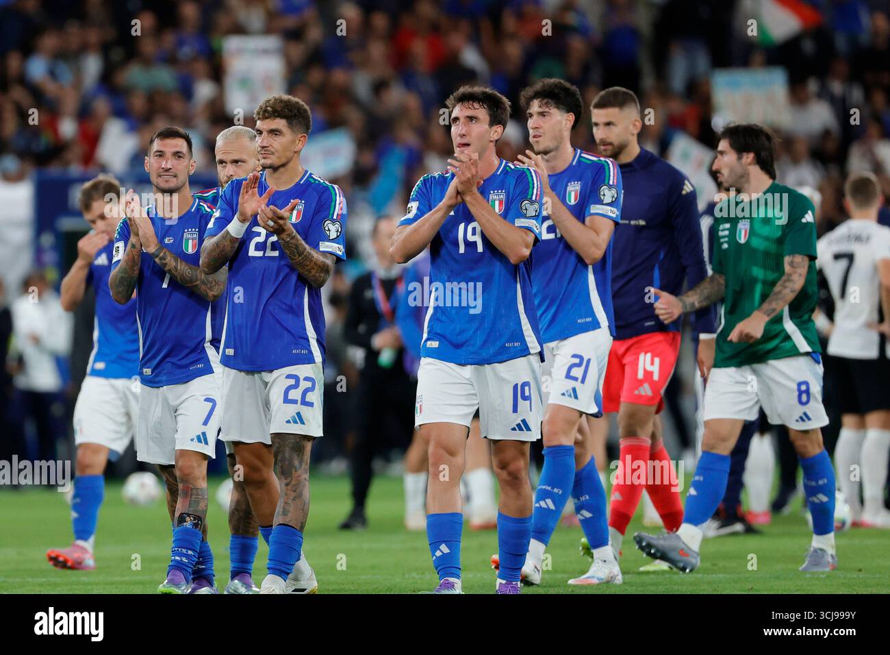 Italy players celebrate their victory at the end of the match during ...