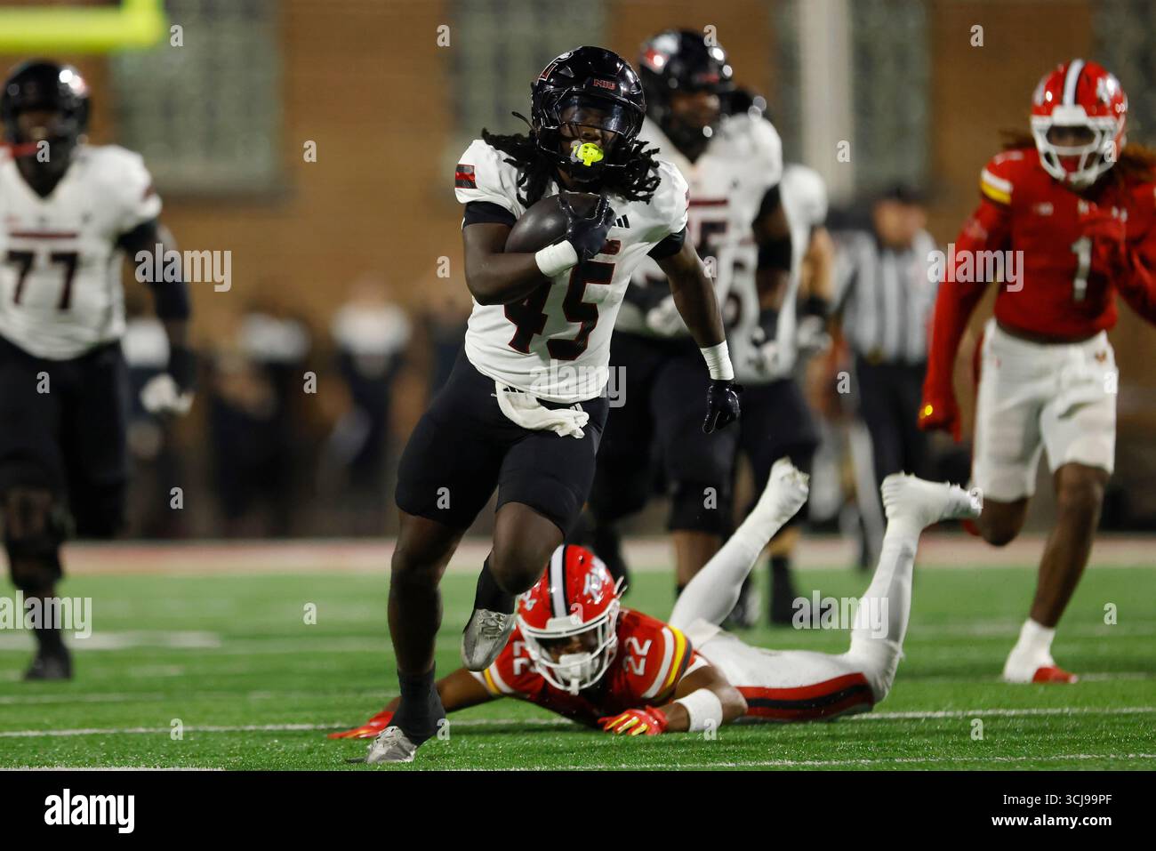 Northern Illinois RB Telly Johnson Jr. (45) runs for a 74-yard touchdown during the third ...