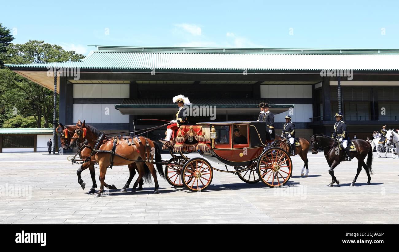 Prince Hisahiro rides in the ceremonial horse-drawn carriage and heads ...