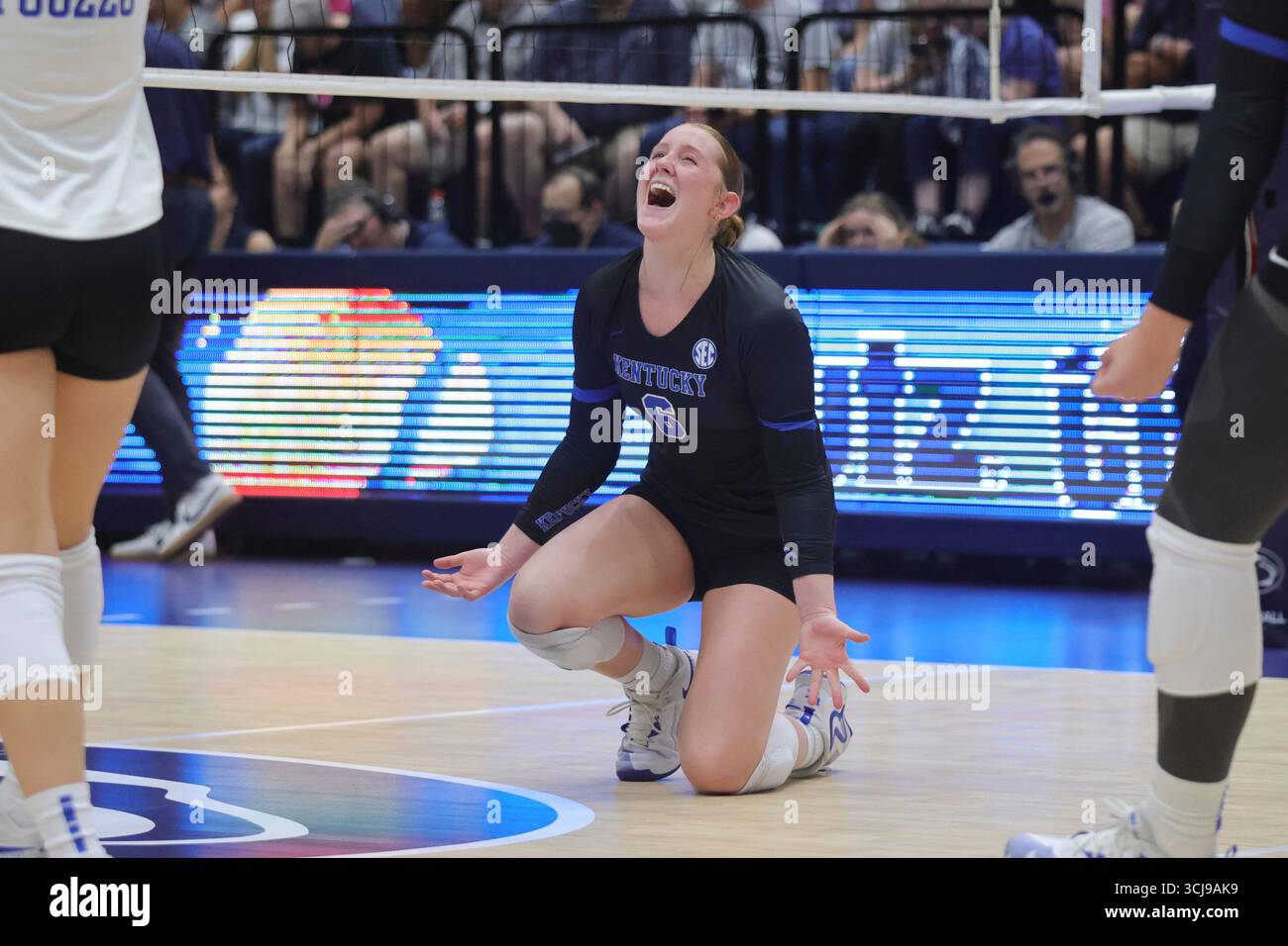 Kentucky setter Kassie O'Brien (6) celebrates following an NCAA college ...