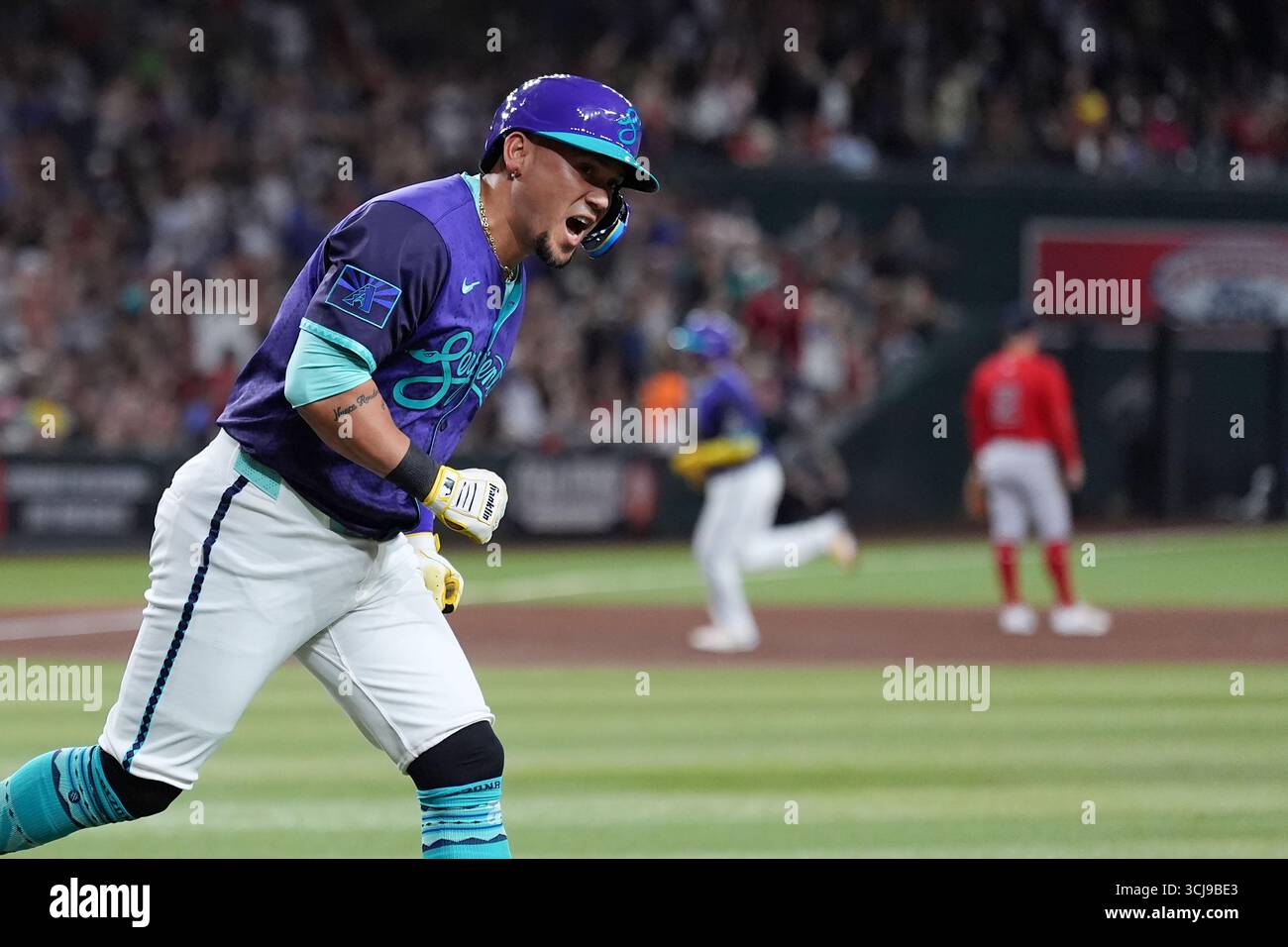 Arizona Diamondbacks' Ildemaro Vargas shouts in celebration after ...