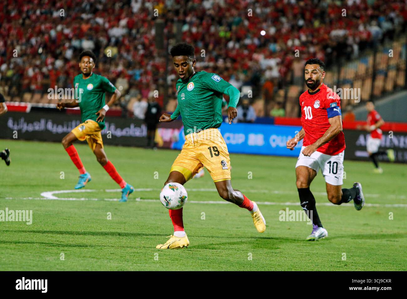 Cairo, Egypt. 5th Sep, 2025. Yared Kassaye (C) of Ethiopia competes ...