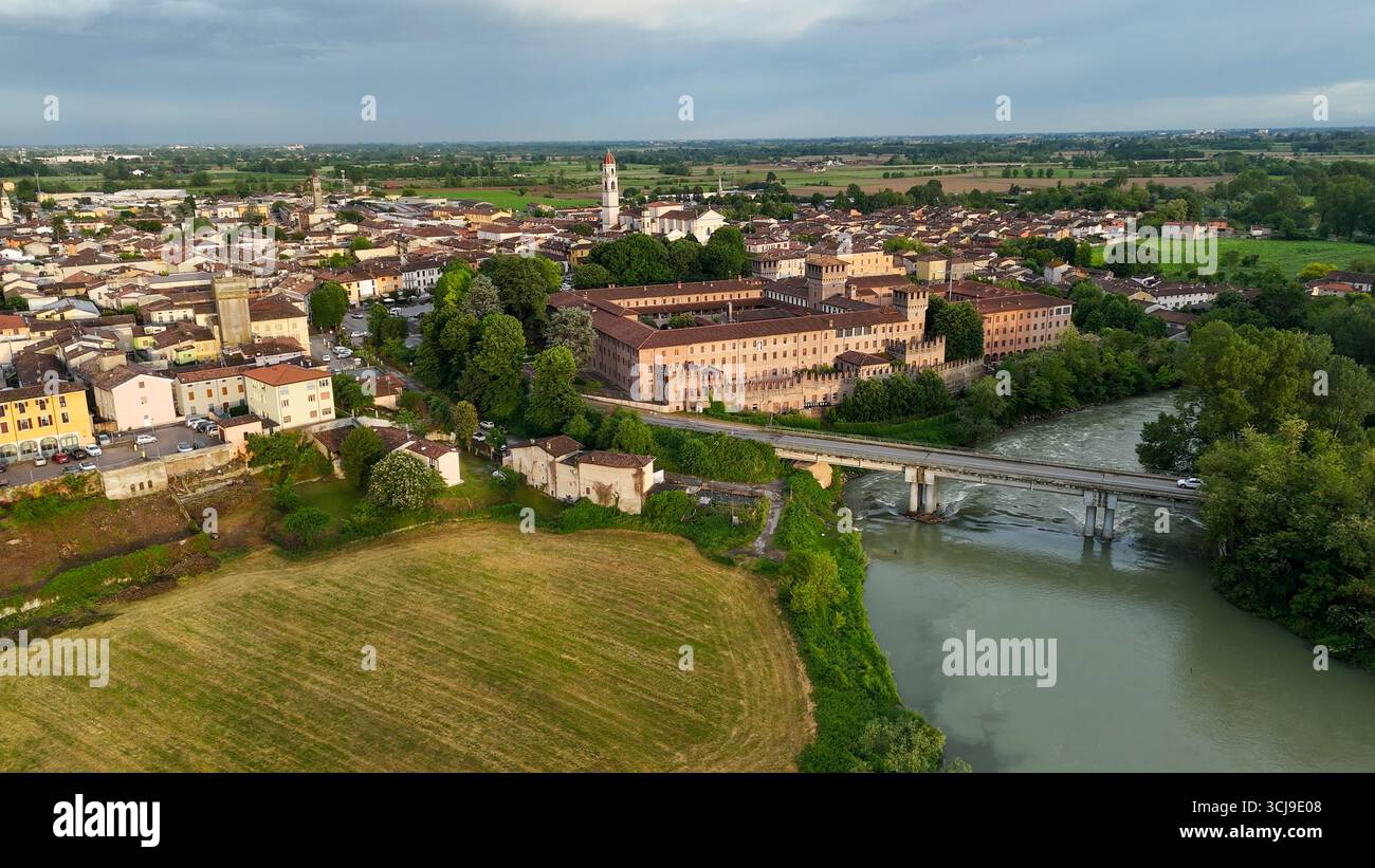 Shot buildings surrounding italian river hi-res stock photography and ...