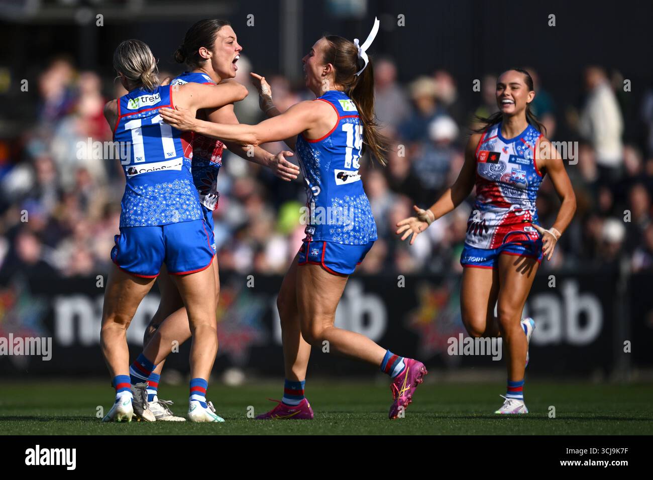 Ellie Blackburn of the Bulldogs celebrates scoring a goal during the ...