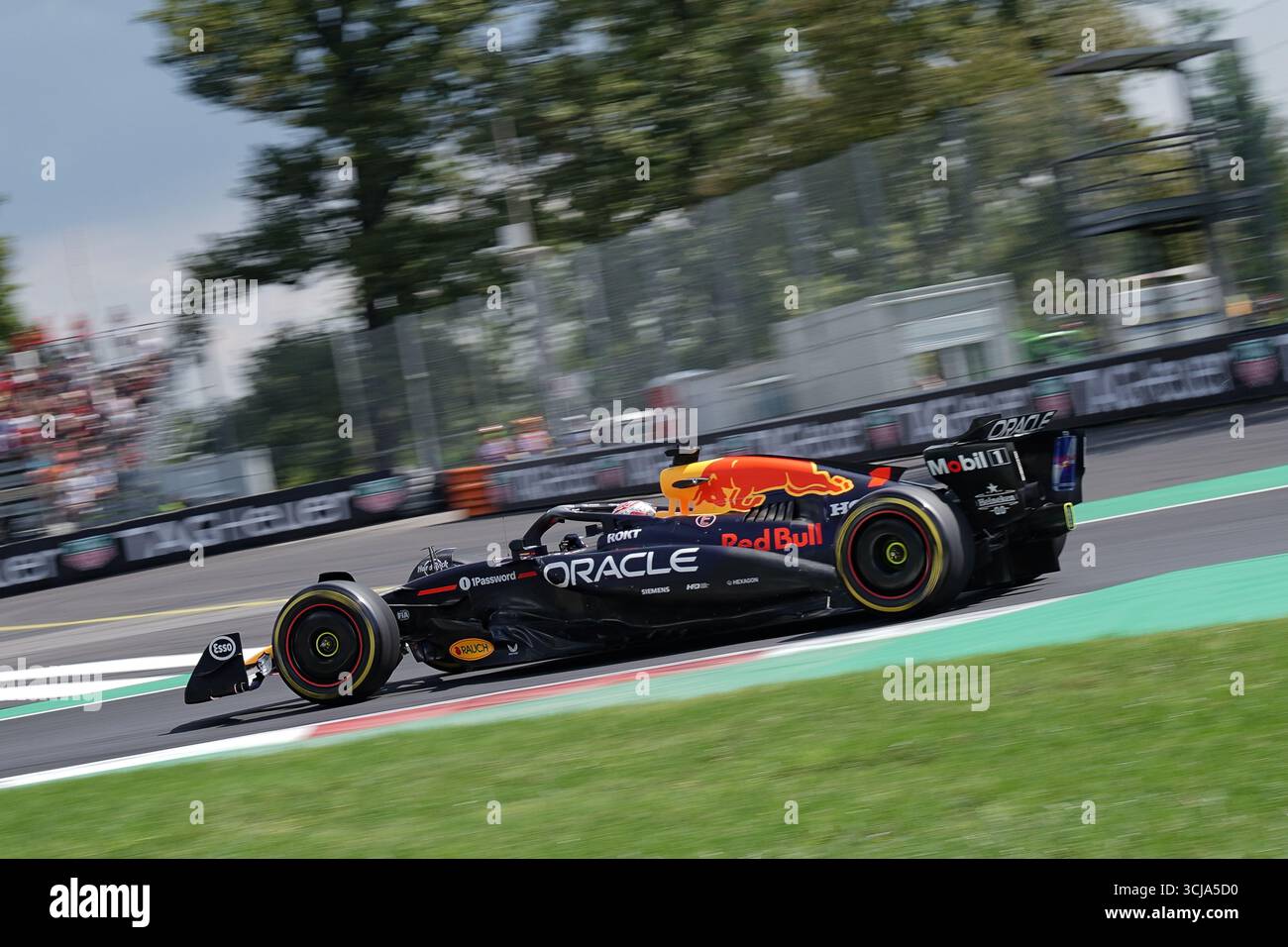 Max Verstappen of Netherlands driving the (1) Oracle Red Bull Racing ...