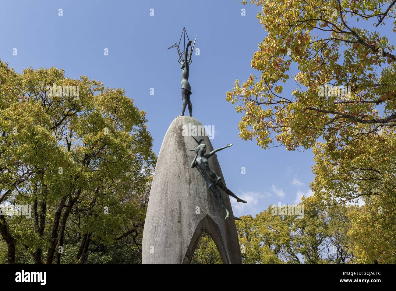 Sadako sasaki hi-res stock photography and images - Alamy