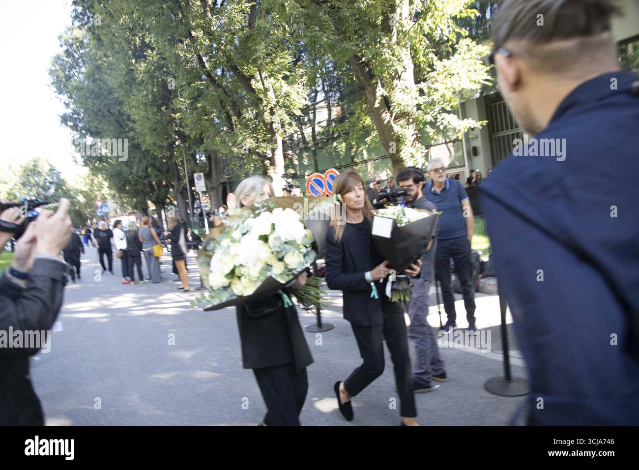 Milan, death of Giorgio Armani, funeral chapel set up at the Armani ...