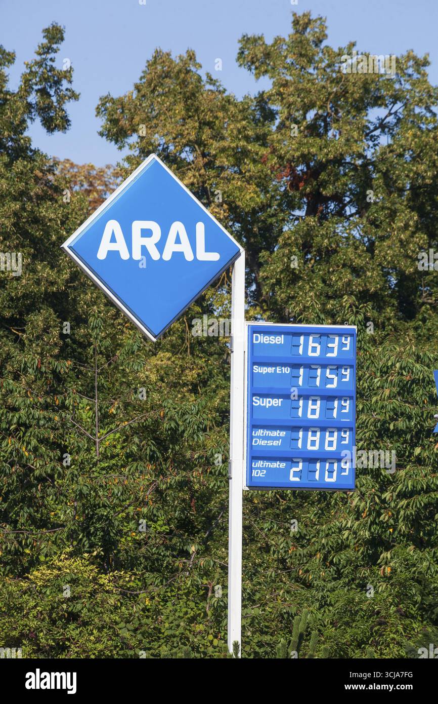 Aral logo and price board at an Aral petrol station, Germany Stock ...