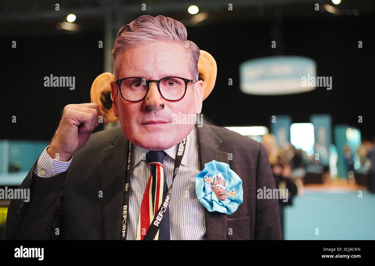 Sir keir starmer mask hi-res stock photography and images - Alamy