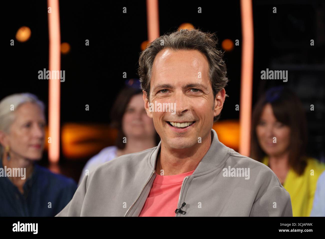 Jo Hiller, Moderator und Reporter, zu Gast in der NDR Talk Show am 5.9. ...