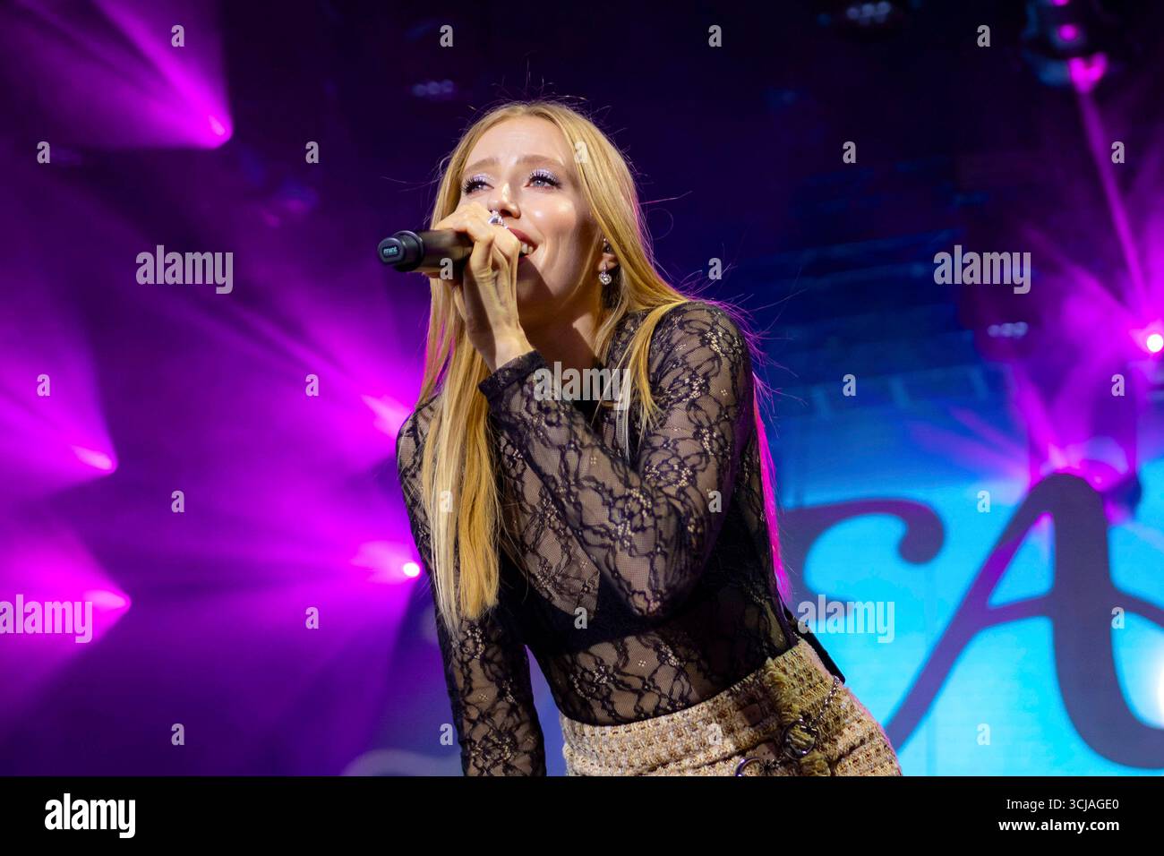 LEA live beim Konzertsommer 2025 auf der Festwiese der Zitadelle ...