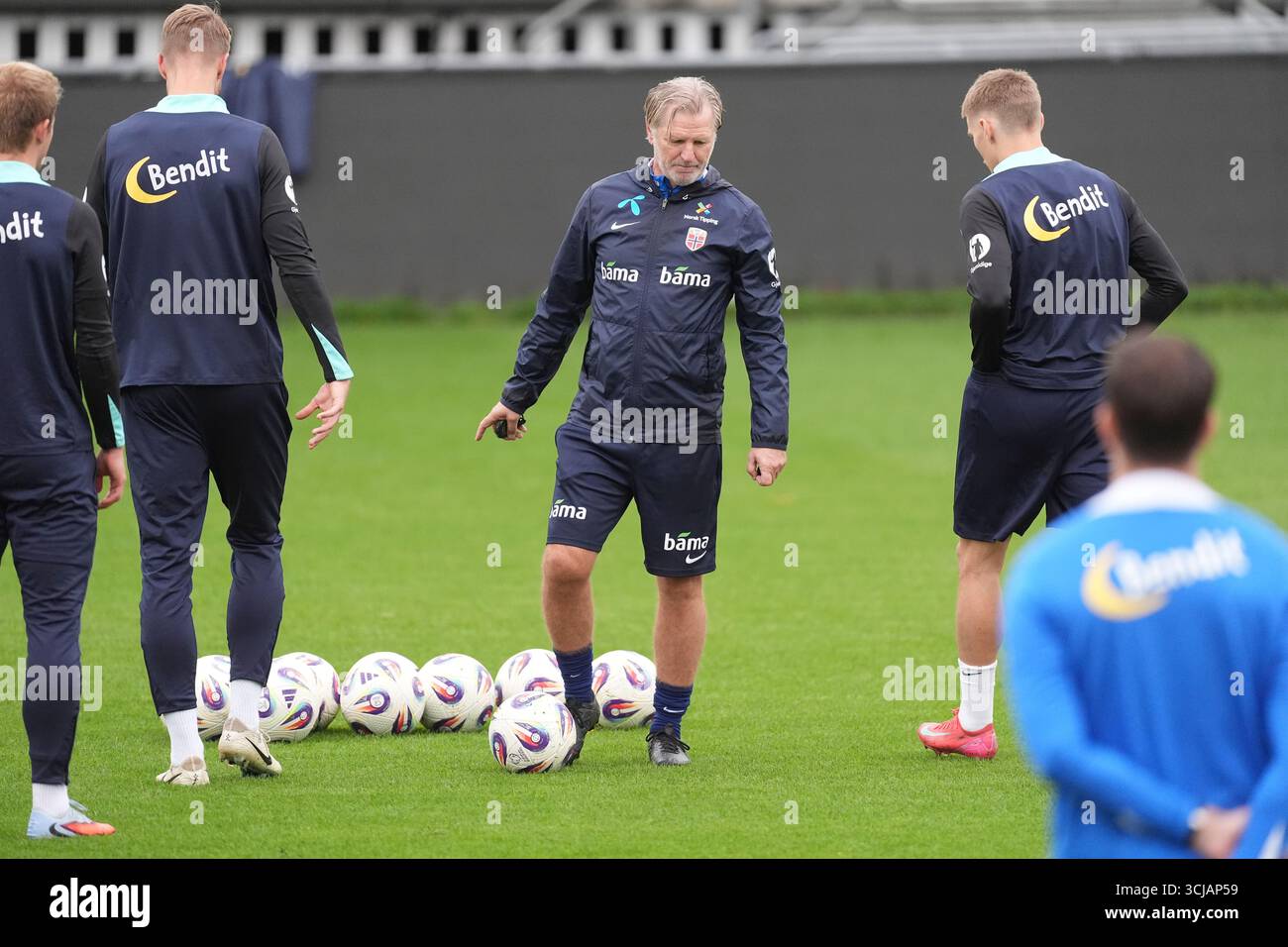 Oslo 20250906. Assistant coach Kent Bergersen during training at Åråsen ...