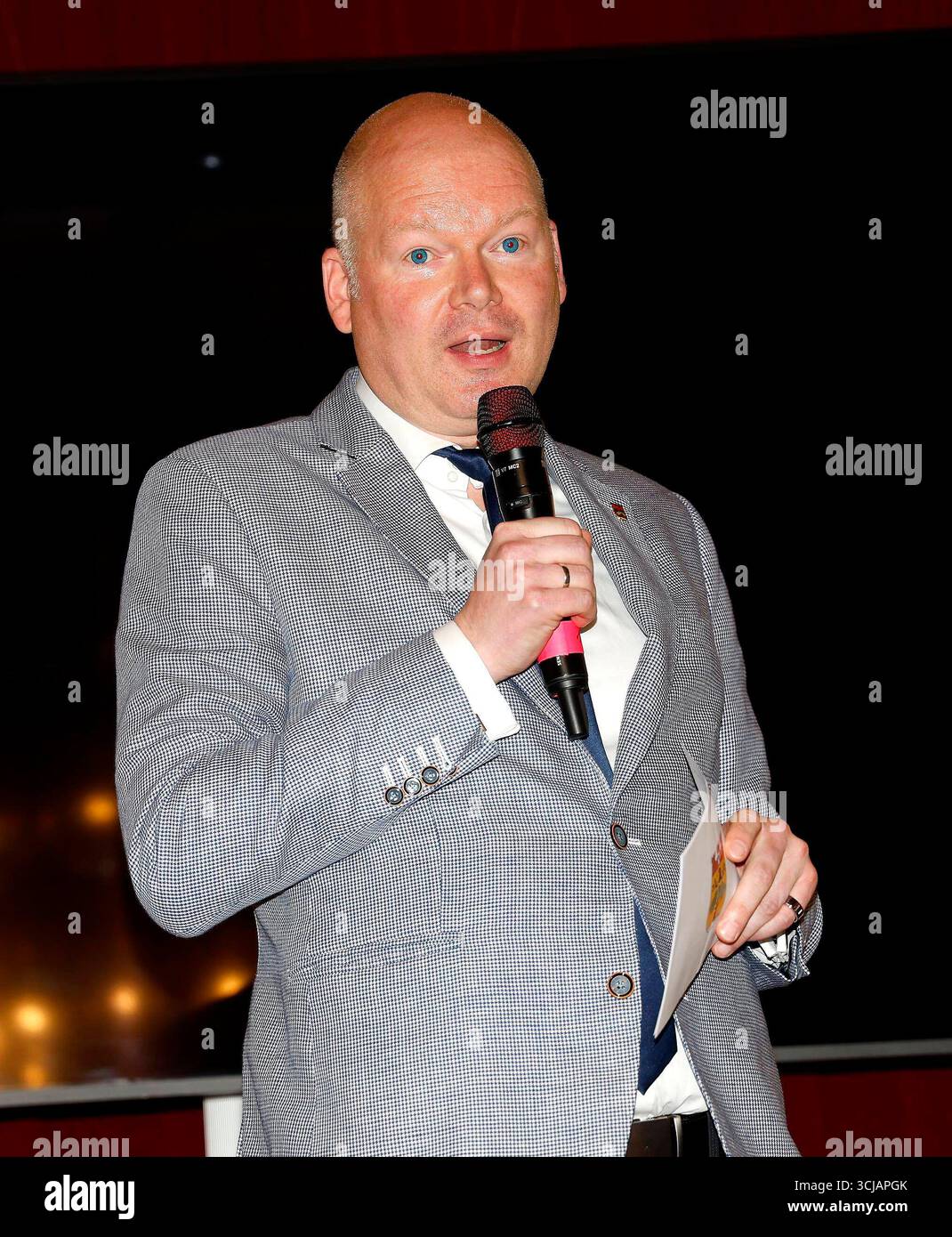 Tim Richter stellvertr. Bezirksbürgermeister bei der Premiere Der ...