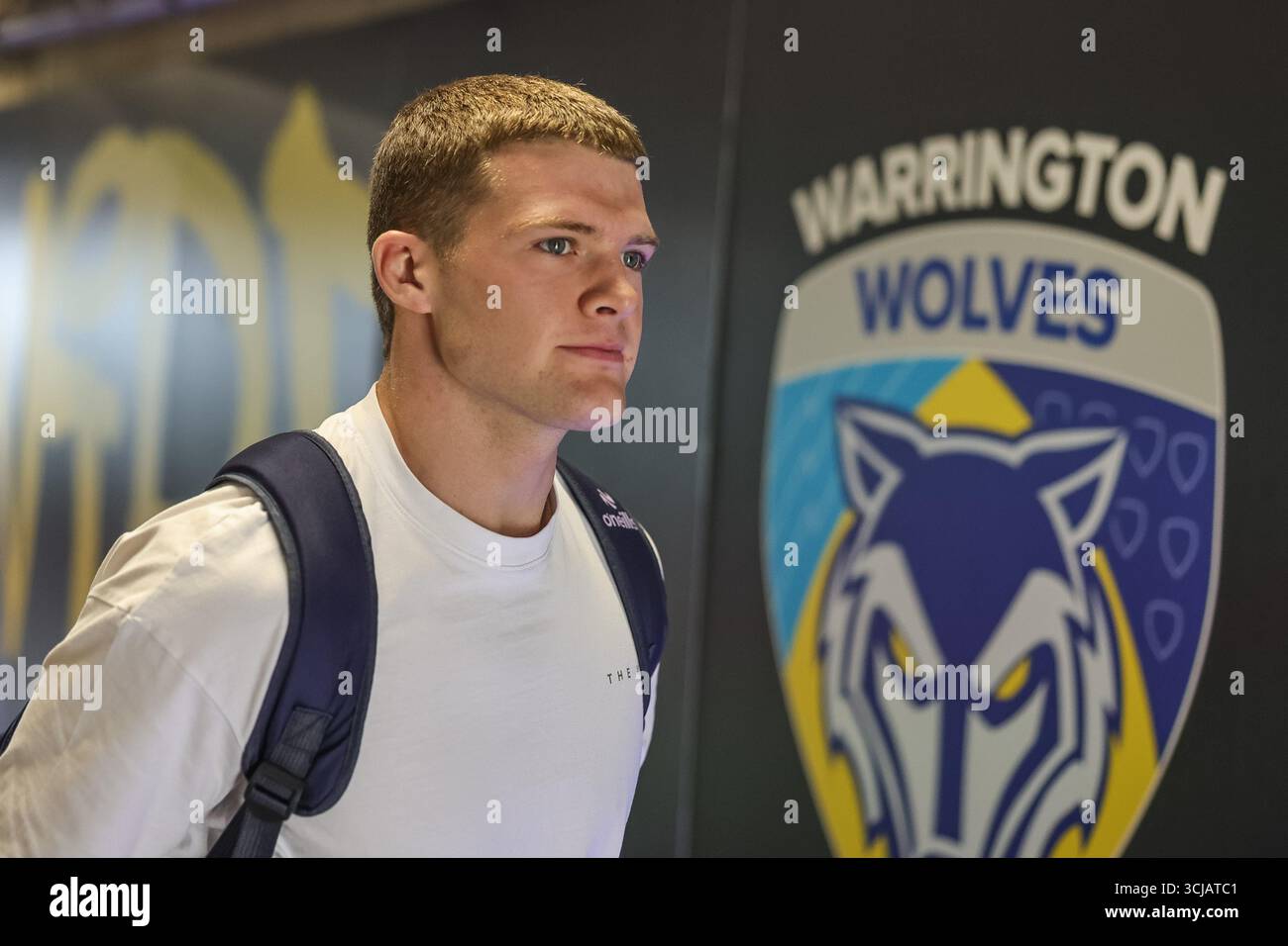 Jake Thewlis of Warrington Wolves arrives during the Betfred Super ...