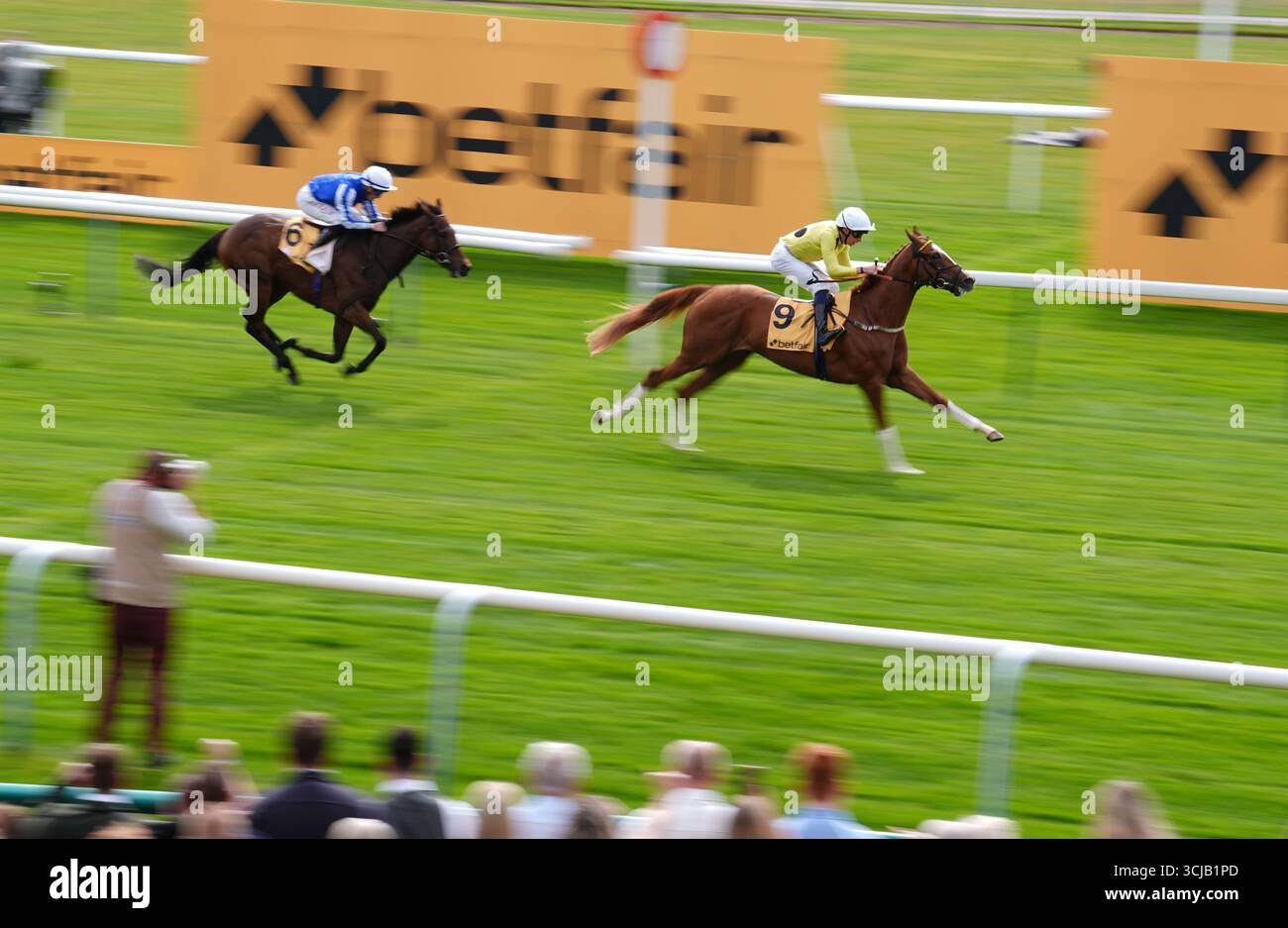 Zeus Olympios ridden by William Buick wins the Best Odds On The Betfair ...
