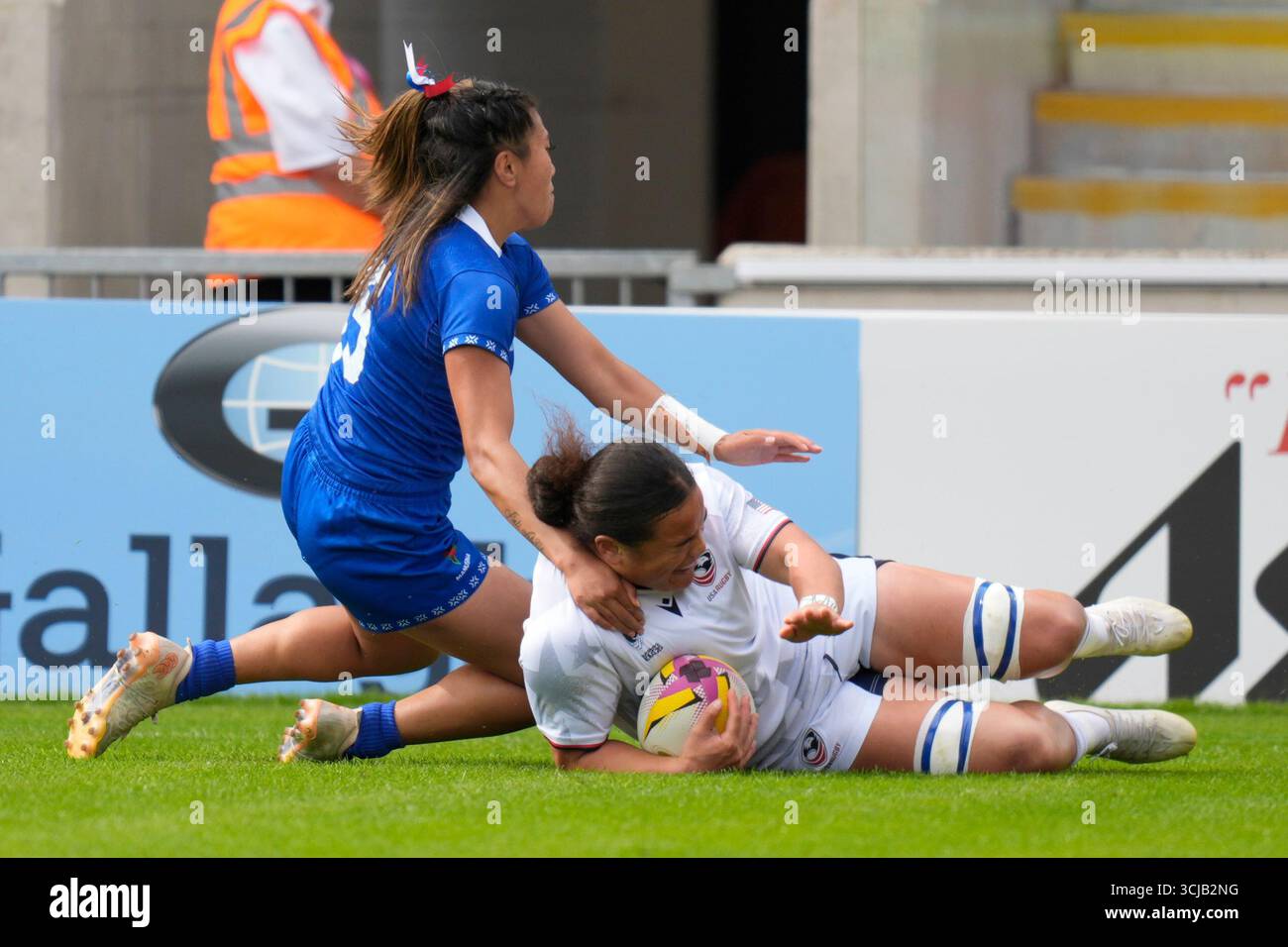 USA's Freda Tafuna (right) scores their side’s first try of the game ...