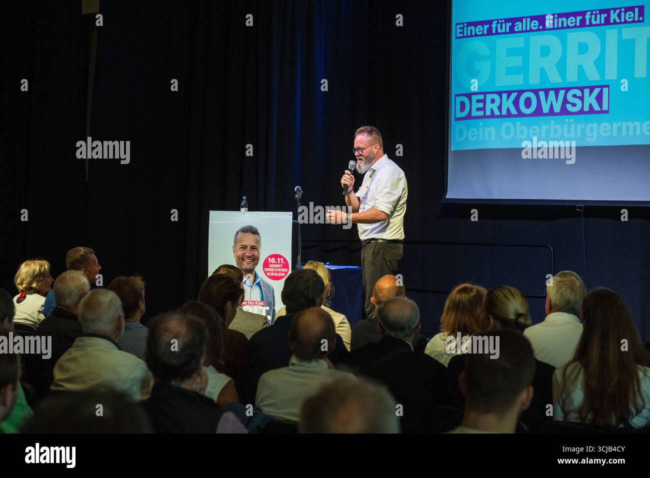 Kiel, 6.9.2025, CDU Oberbürgermeisterkandidat für Kiel, Gerrit Derkowski stellt bei einem ...