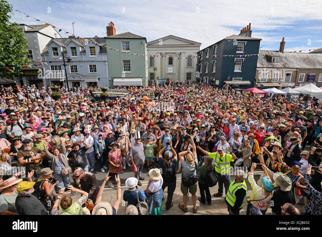 Bridport, Dorset, UK. 6th September 2025. Hundreds of festival goers wearing creatively made ...