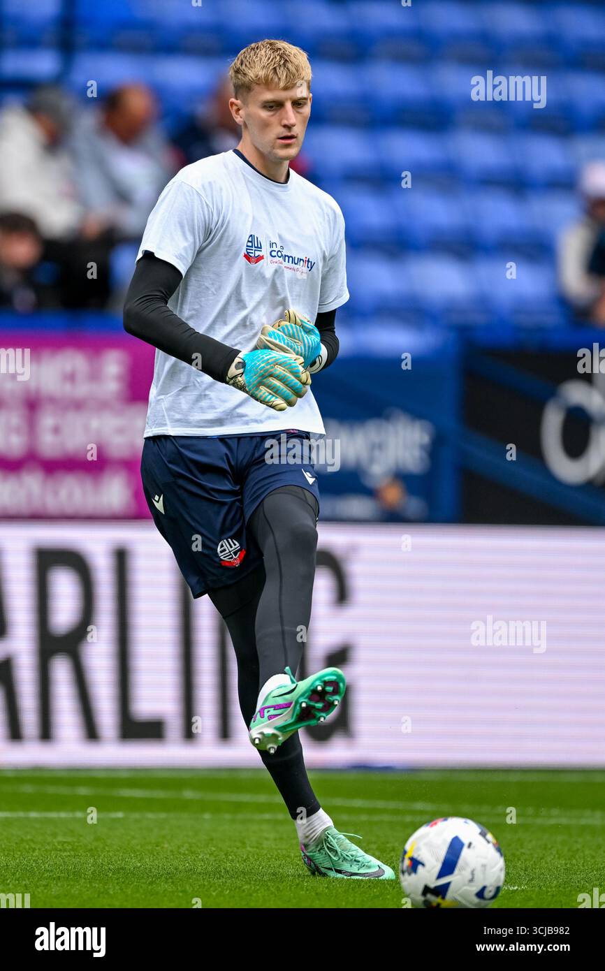 Teddy Sharman-Lowe of Bolton Wanderers warms up prior to the Sky Bet ...