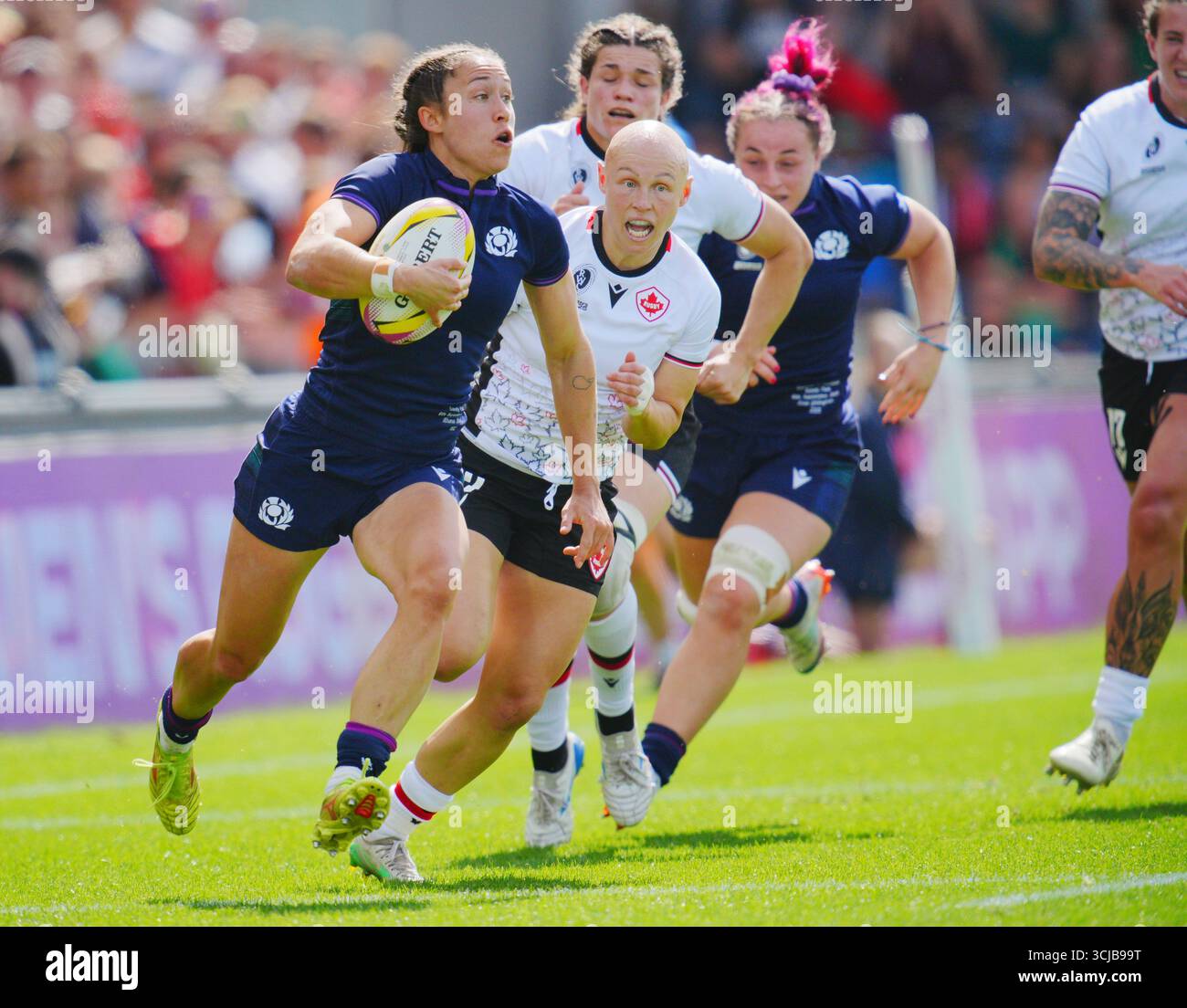 Scotland's Rhona Lloyd runs with the ball during the Women's Rugby ...