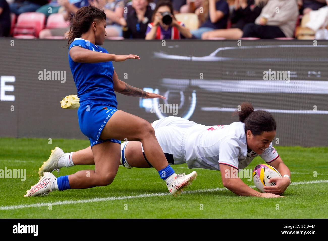 USA's Freda Tafuna (right) scores their sides seventh try of the game ...