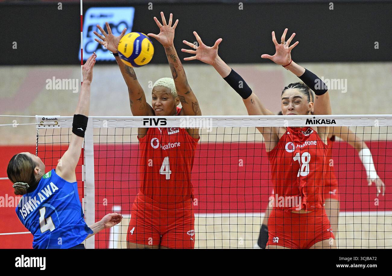 (250906) -- BANGKOK, Sept. 6, 2025 (Xinhua) -- Melissa Teresa Vargas and Zehra Gunes (R) of T ...