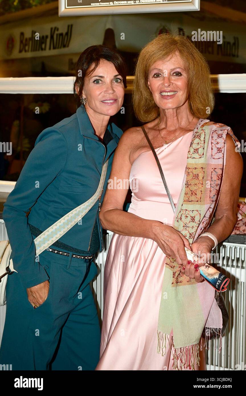 Gerit Kling und Claudia Neidig bei der Premiere des Theaterstücks Der ...