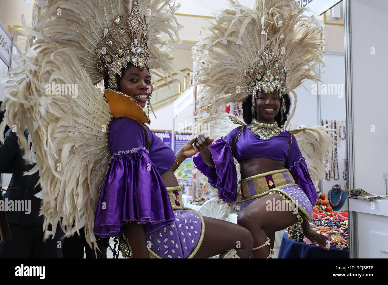 (250906) -- ACCRA, Sept. 6, 2025 (Xinhua) -- Dancers perform at the fourth Made-in-Ghana Bazaar ...