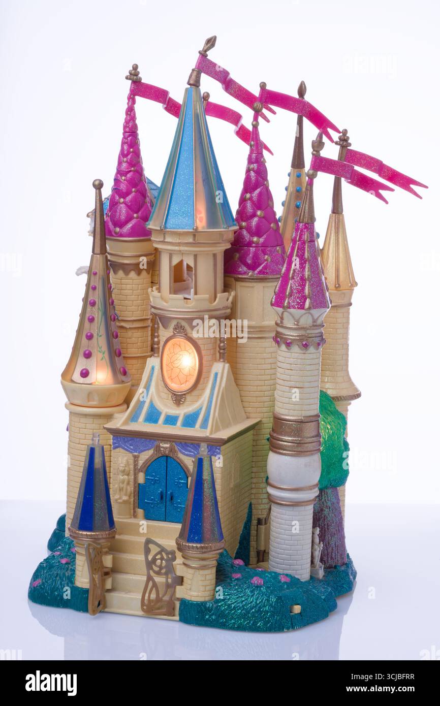 Disneyesque fairytale castle. Beauty & the Beast themed story ...