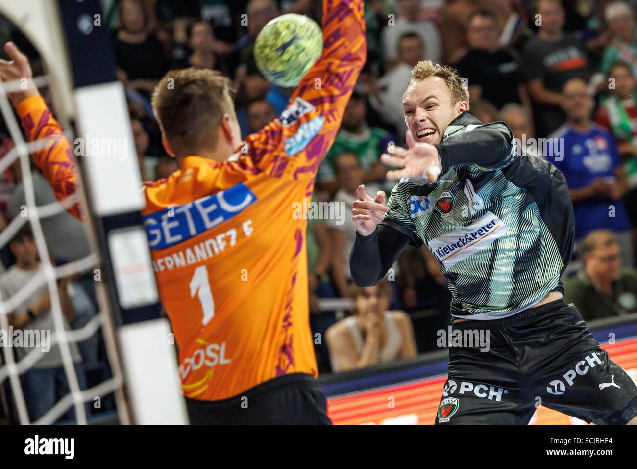 06 September 2025, Berlin: Handball: Bundesliga, Füchse Berlin - SC ...
