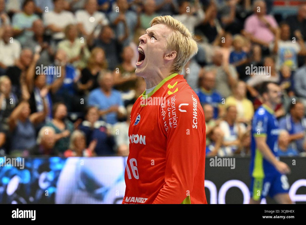 Bertram Obling (VfL Gummersbach 16) schreit seine Feude heraus GER, VfL ...