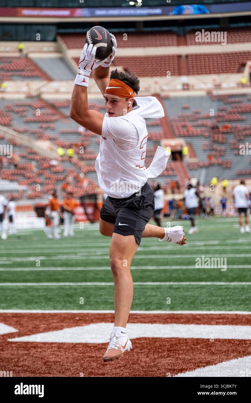 Sept 6, 2025. Quinn Merritt (36) of the Texas Longhorns in action vs ...