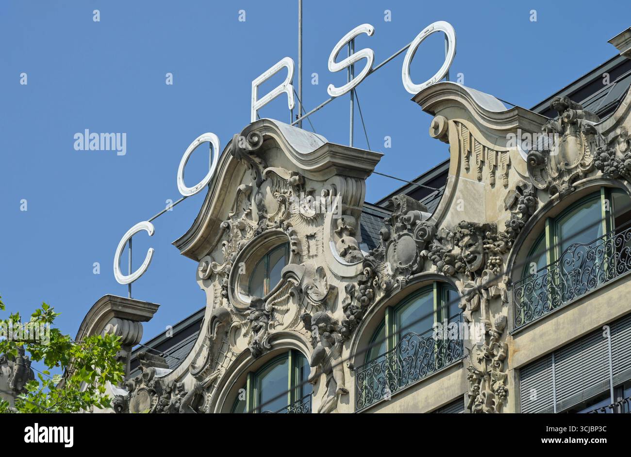 Cinema Corso am Sechseläutenplatz, Zürich, Schweiz *** Cinema Corso at Sechseläutenplatz, Zurich ...