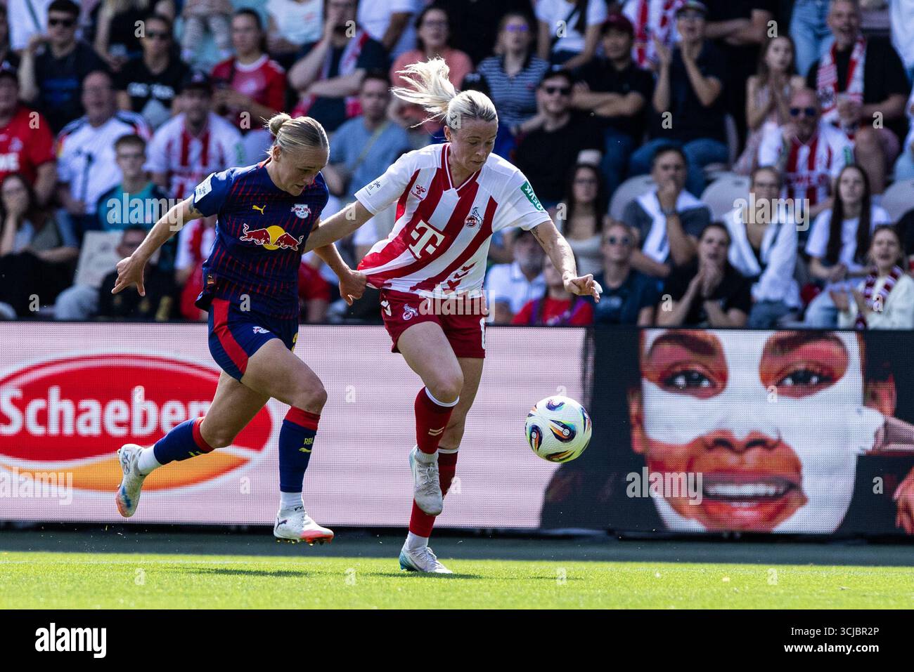 Victoria Krug (RB Leipzig Frauen, 20), Sandra Maria Jessen (1.FC K?ln Frauen, 6) Google Pixel ...
