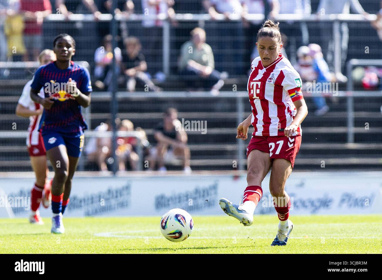 Lauera Feiersinger (1.FC K?ln Frauen, 27) Google Pixel Frauen-Bundesliga: 1.FC K?ln Frauen - RB ...