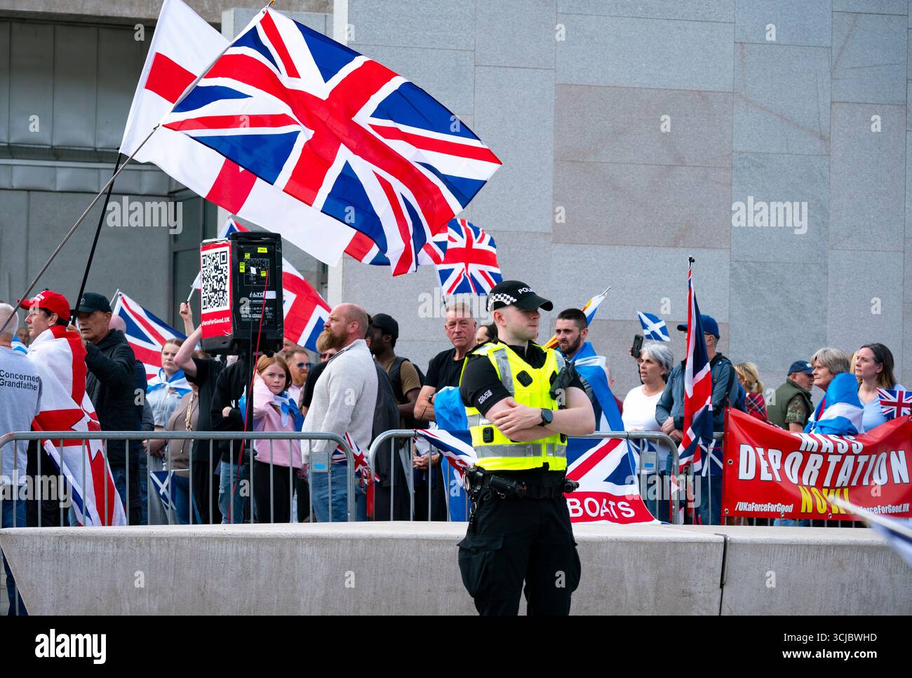 Edinburgh, Scotland, UK. 6th Sept 2025. Pro immigration “No to the Far ...