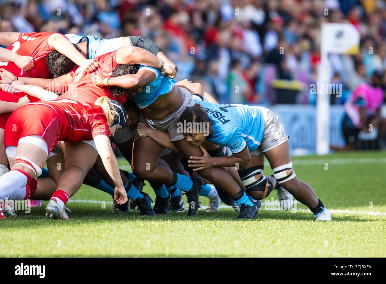 Alfreda Fisher Maria (c) (Back row – Fiji and Fijiana Drua) pushes in ...