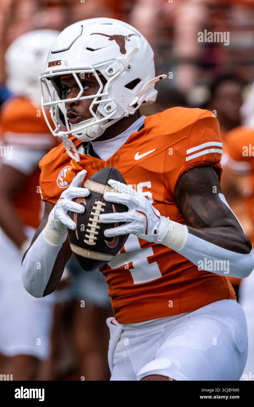 Sept 6, 2025. CJ Baxter (4) of the Texas Longhorns in action vs the San ...